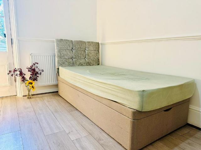 1 bedroom house share to rent