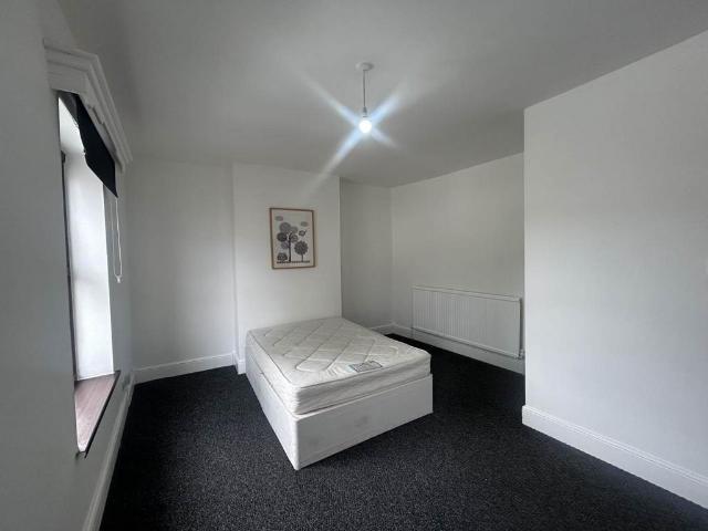 1 bedroom house share to rent