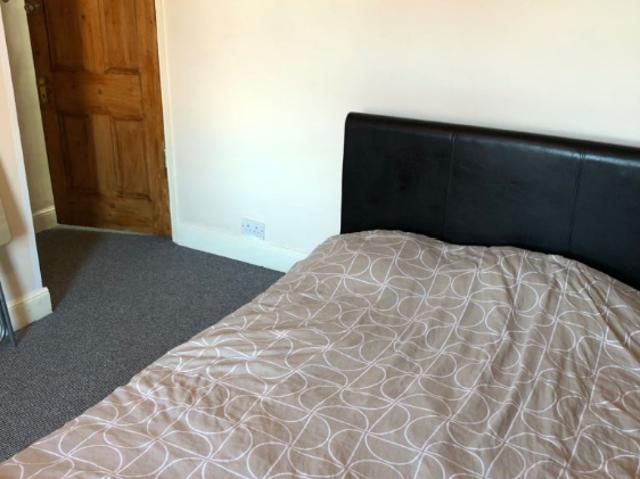 1 bedroom house share to rent
