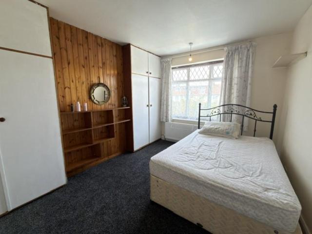 1 bedroom house share to rent