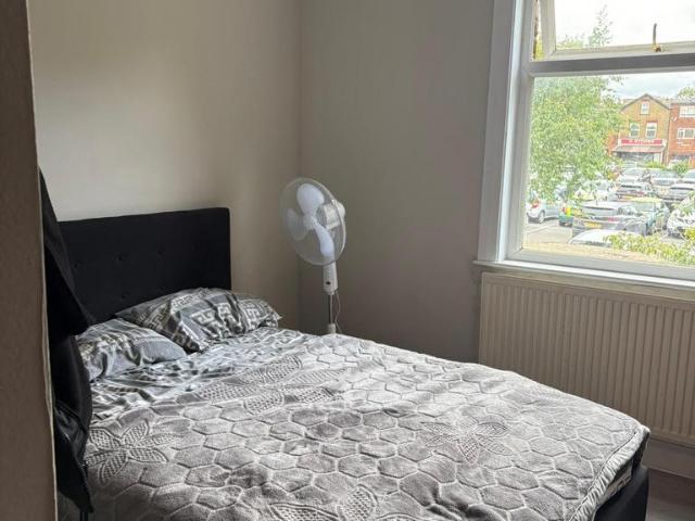 1 bedroom house share to rent