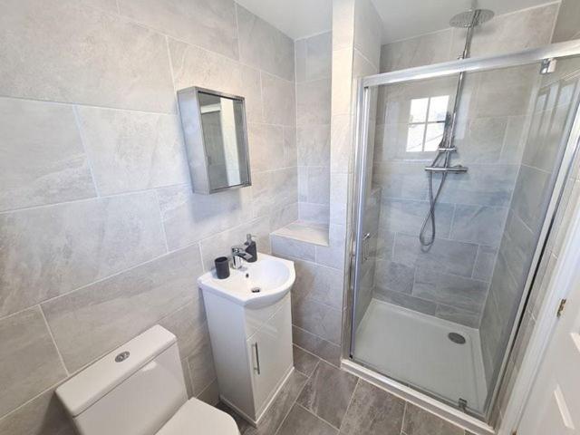1 bedroom house share to rent