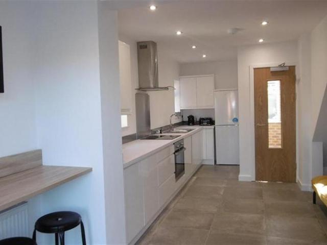 1 bedroom house share to rent