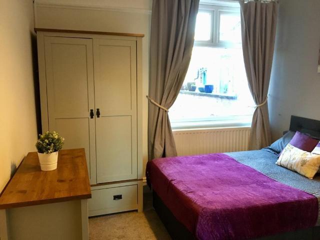 1 bedroom house share to rent