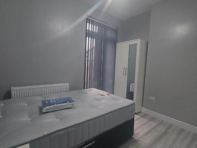1 bedroom house share to rent