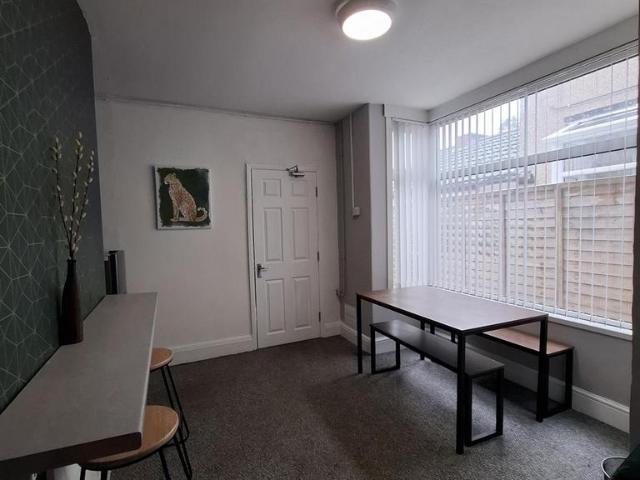 1 bedroom house share to rent
