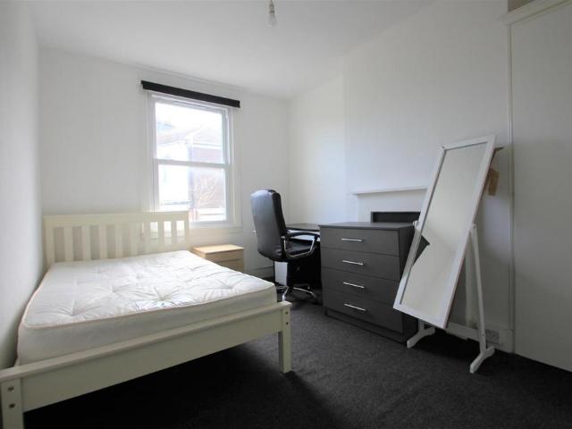 1 bedroom house share to rent
