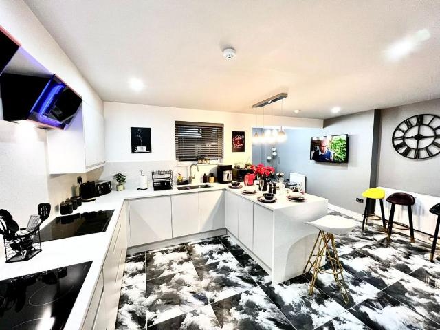 1 bedroom house share to rent