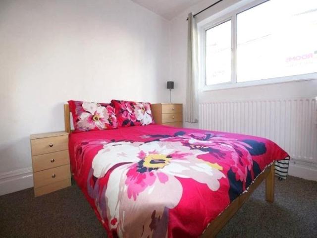 1 bedroom house share to rent