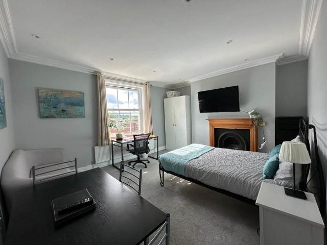 1 bedroom house share to rent