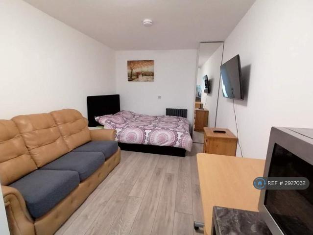 1 bedroom house share to rent
