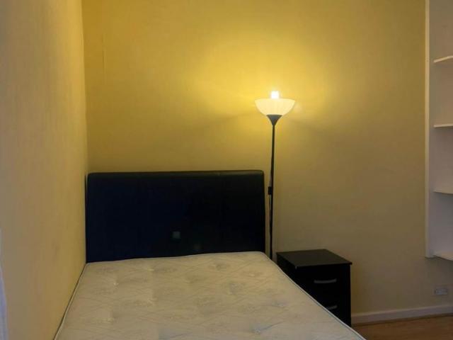 1 bedroom house share to rent