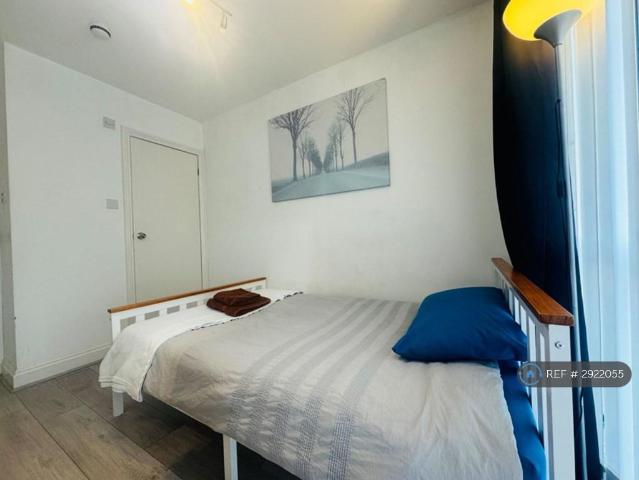 1 bedroom house share to rent