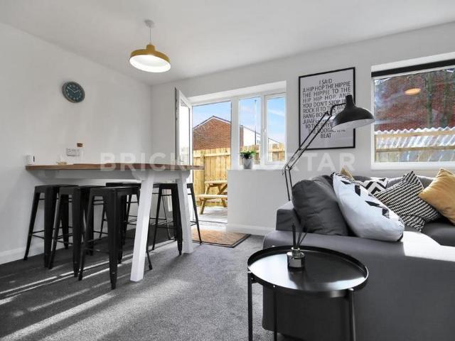 1 bedroom house share to rent