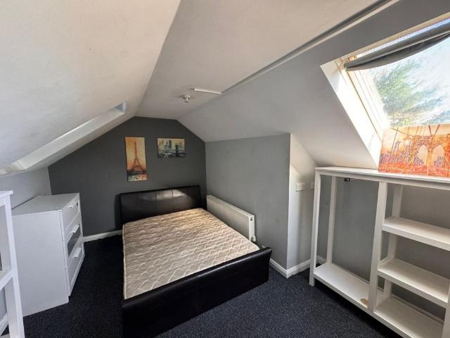 1 bedroom house share to rent