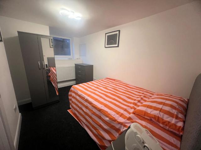 1 bedroom house share to rent