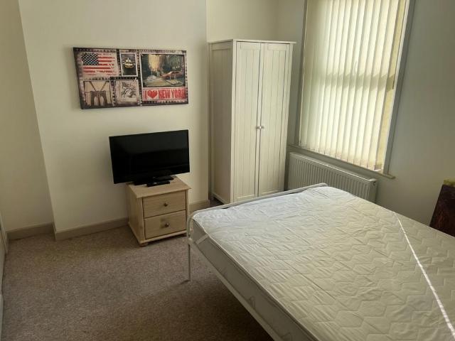 1 bedroom house share to rent