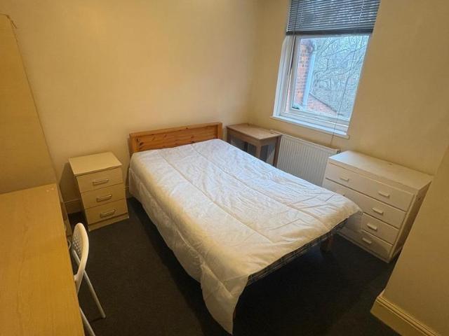 1 bedroom house share to rent