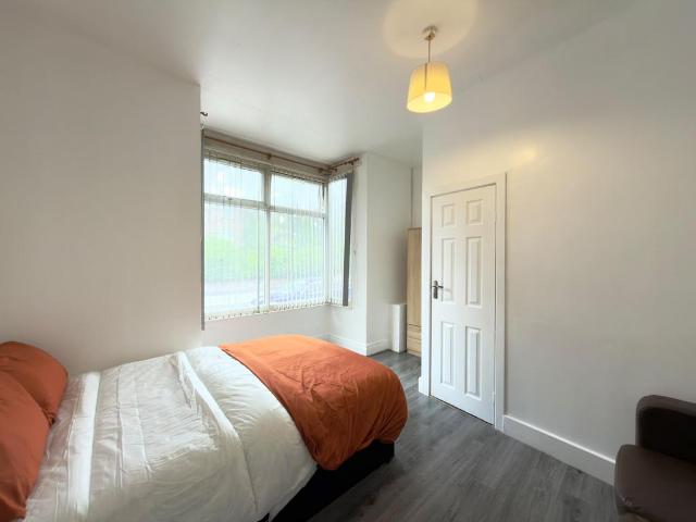 1 bedroom house share to rent