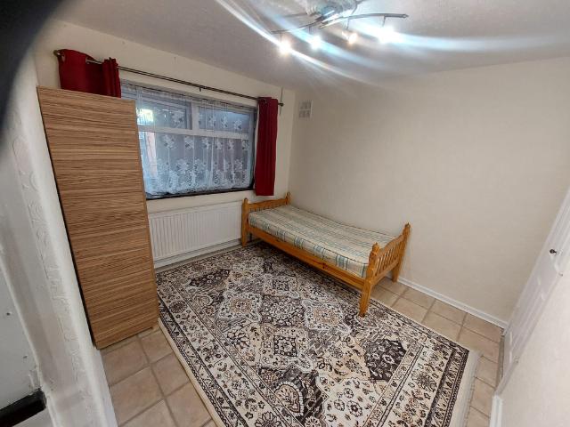 1 bedroom house share to rent