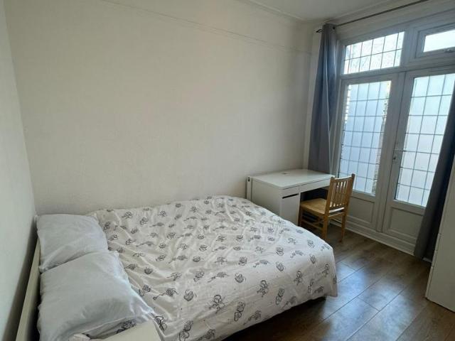 1 bedroom house share to rent