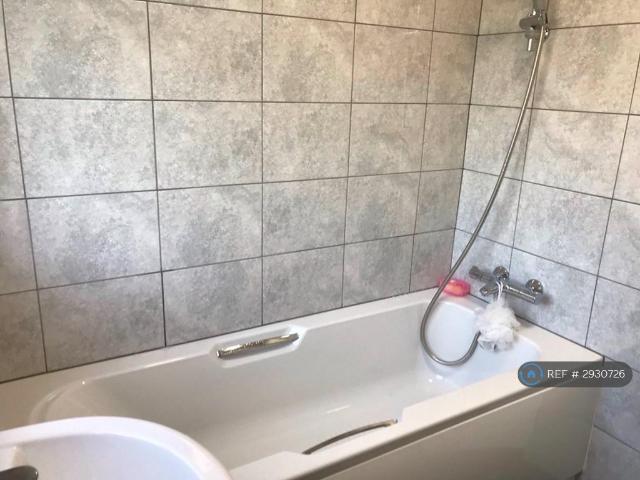 1 bedroom house share to rent