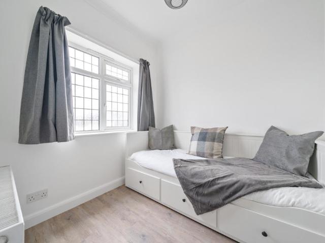 1 bedroom house share to rent