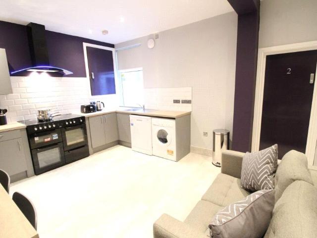1 bedroom house share to rent