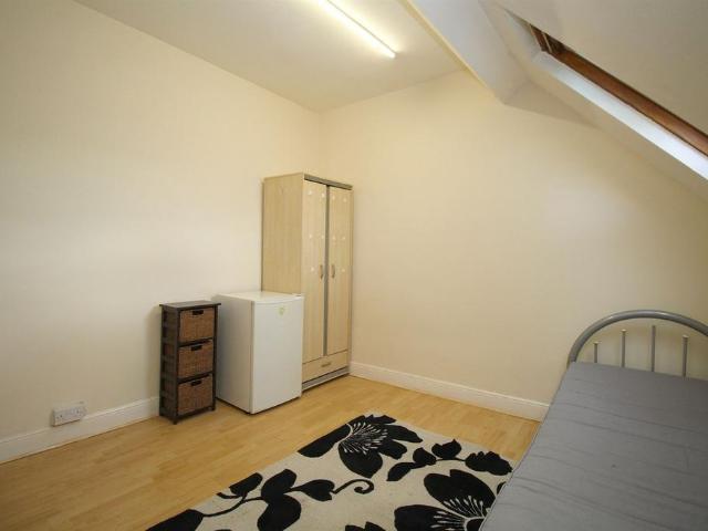 1 bedroom house share to rent