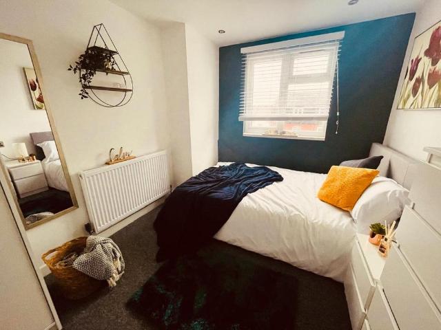 1 bedroom house share to rent