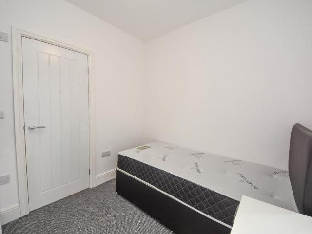 1 bedroom house share to rent