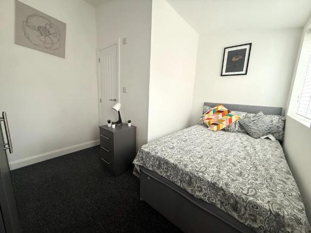 1 bedroom house share to rent