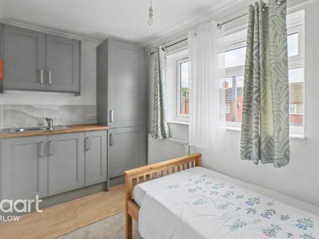1 bedroom house share to rent