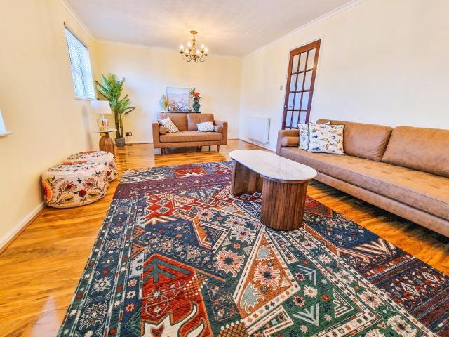1 bedroom house share to rent