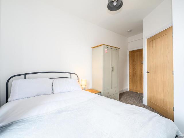 1 bedroom house share to rent