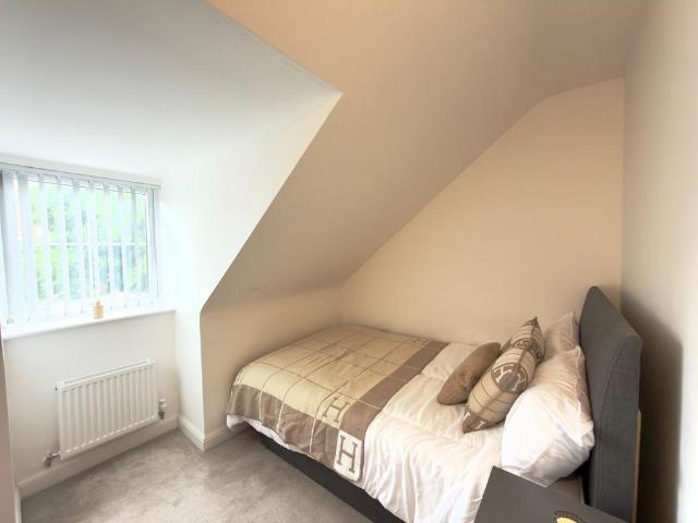 1 bedroom house share to rent