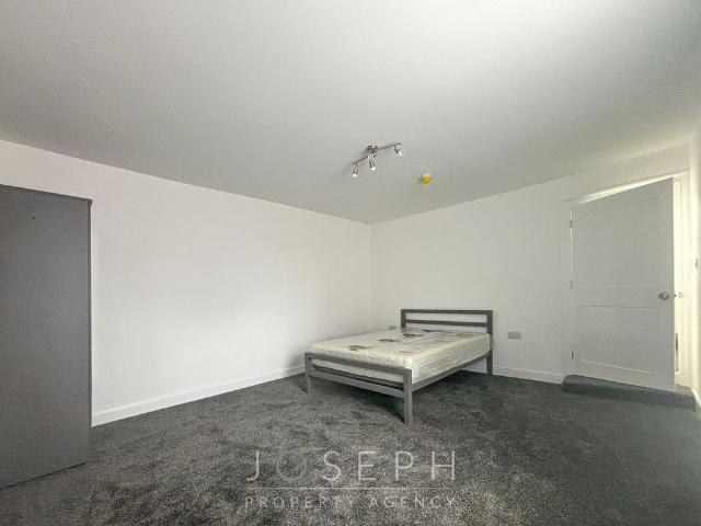 1 bedroom house share to rent