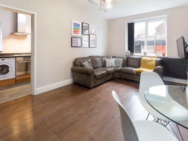 1 bedroom house share to rent