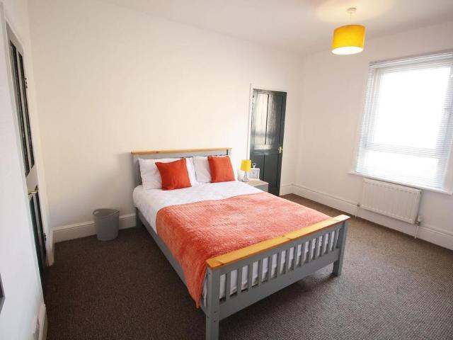 1 bedroom house share to rent