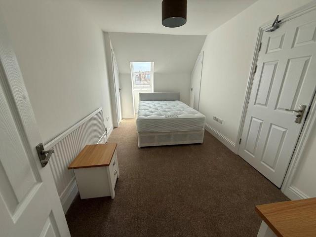 1 bedroom house share to rent