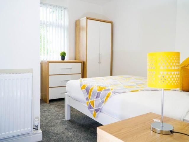 1 bedroom house share to rent