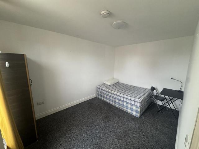 1 bedroom house share to rent