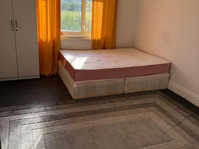 1 bedroom house share to rent