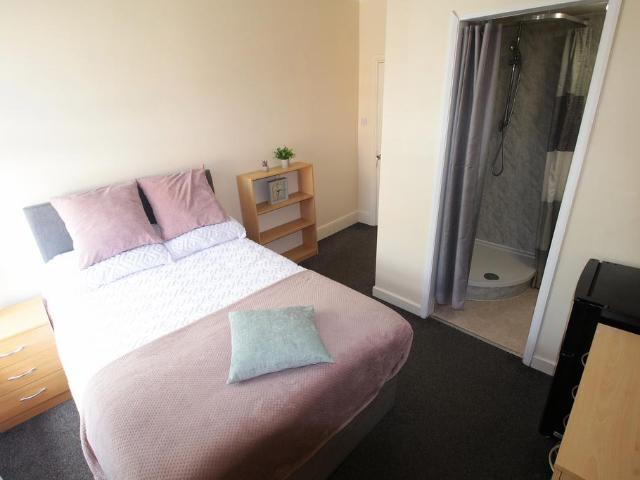 1 bedroom house share to rent