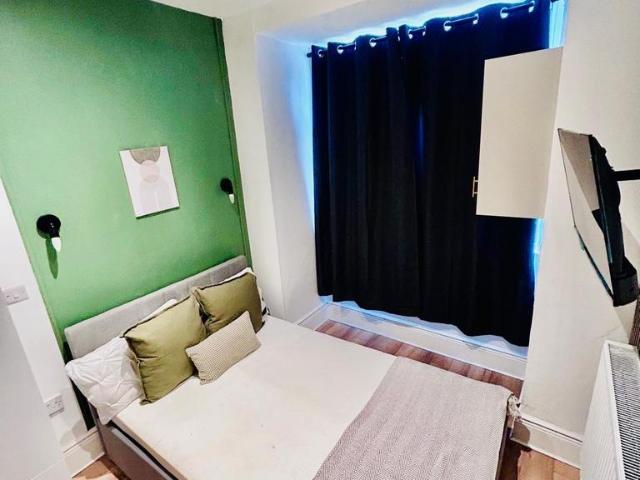 1 bedroom house share to rent