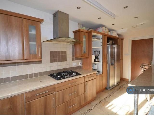 1 bedroom house share to rent