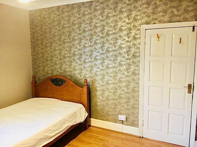 1 bedroom house share to rent