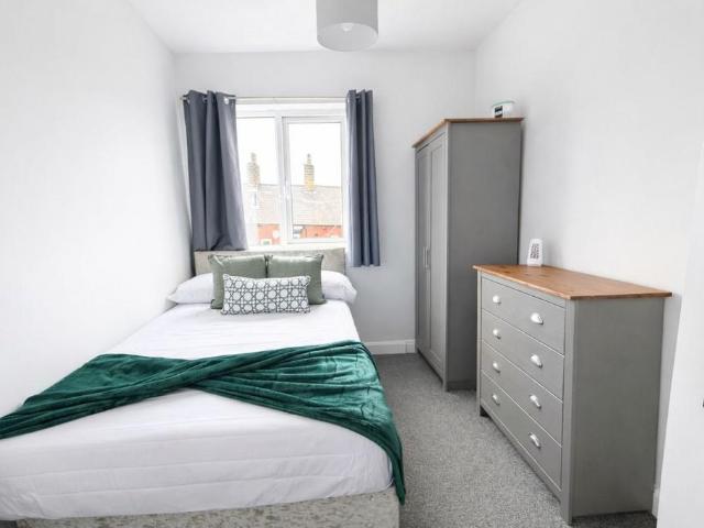 1 bedroom house share to rent