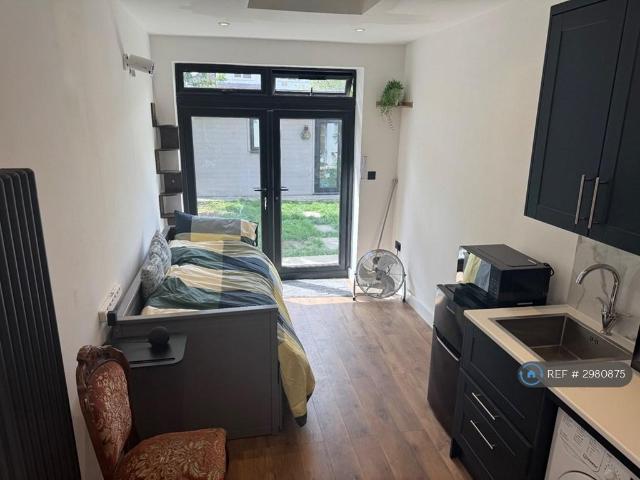 1 bedroom house share to rent
