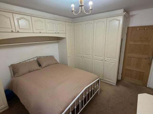 1 bedroom house share to rent